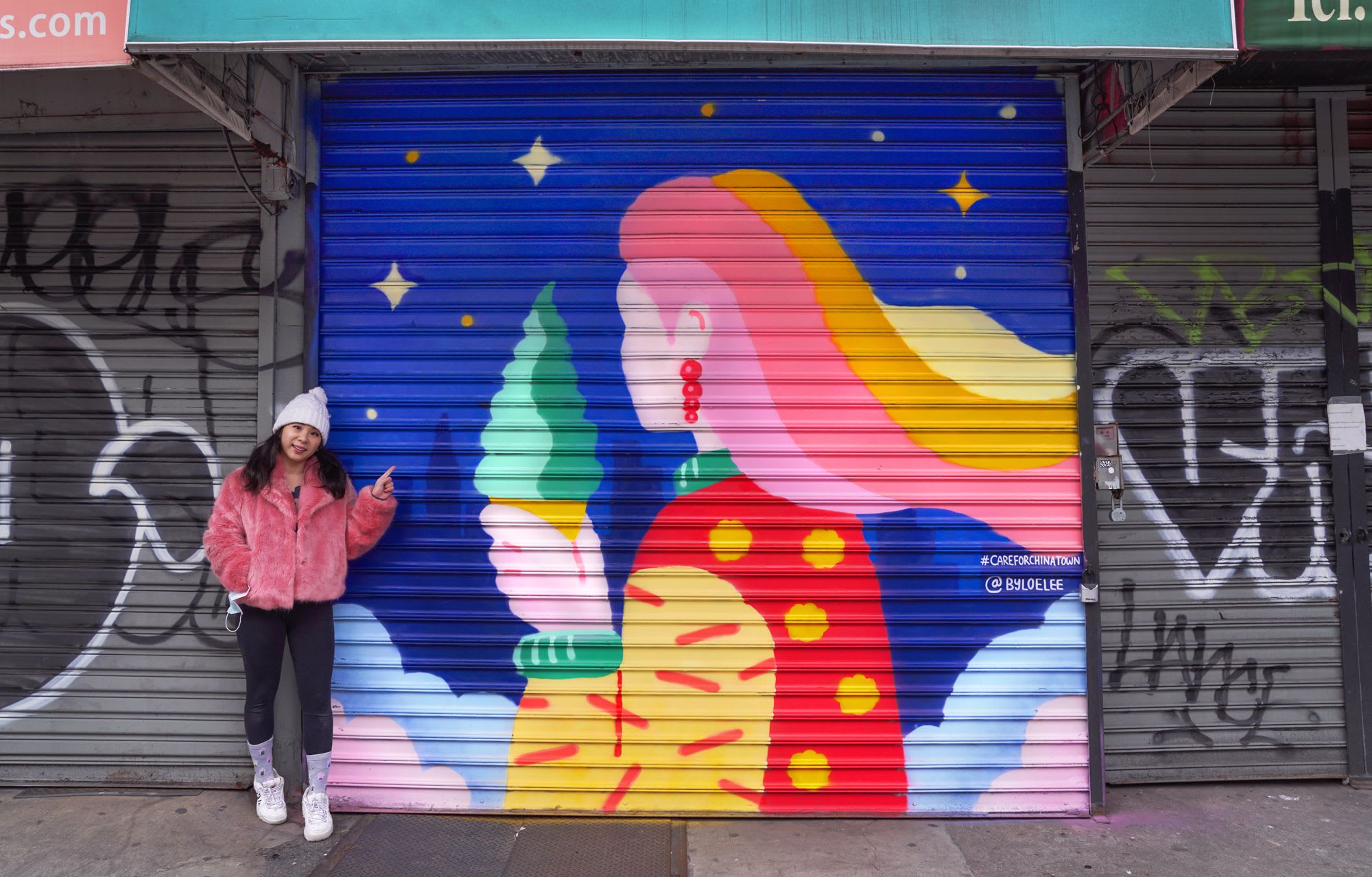 Soft Swerve Gate Mural by Loe Lee | Wescover Street Murals