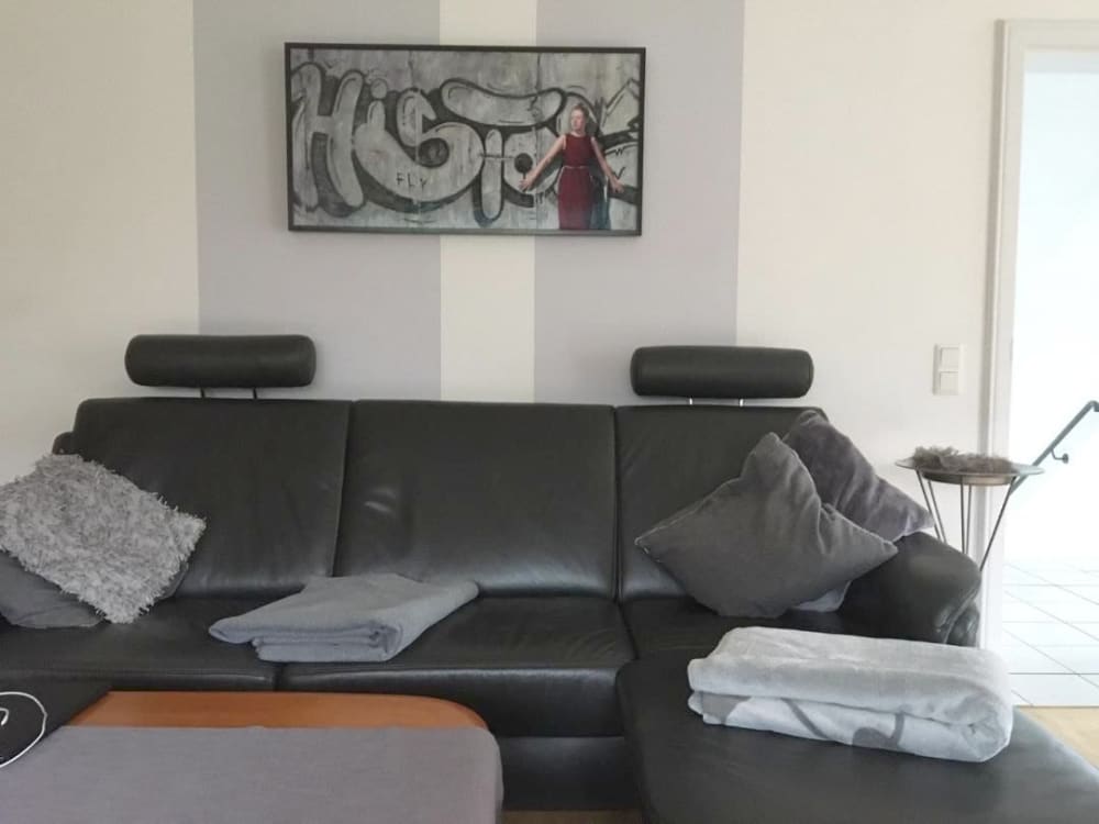 Figurative Painting of woman with graffiti by Daggi Wallace at Berlin ...